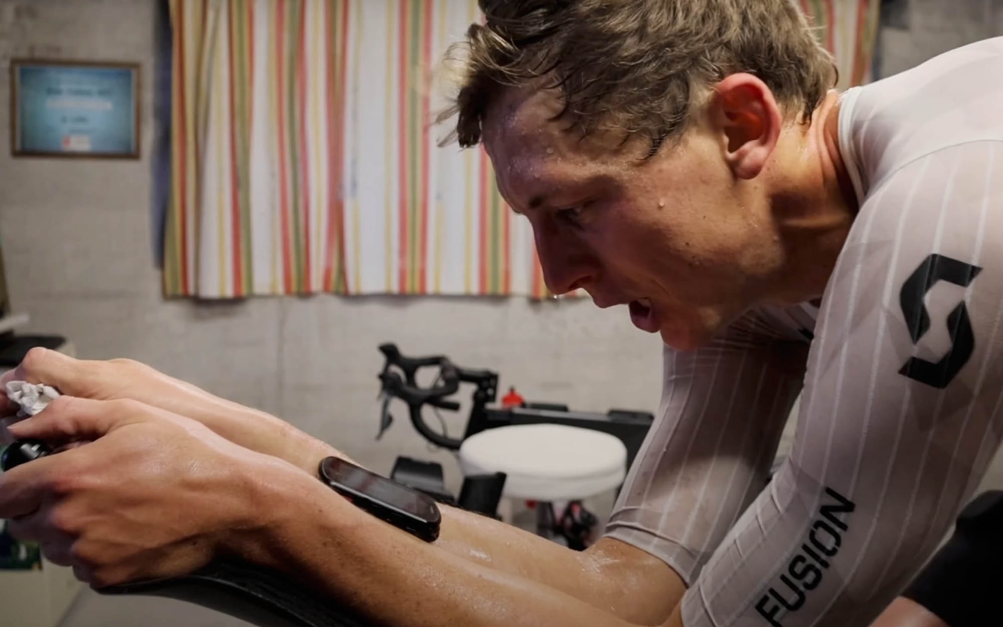 Magnus Ditlev à 509 watts mostra sua "pain cave" em treino para o T100 ...